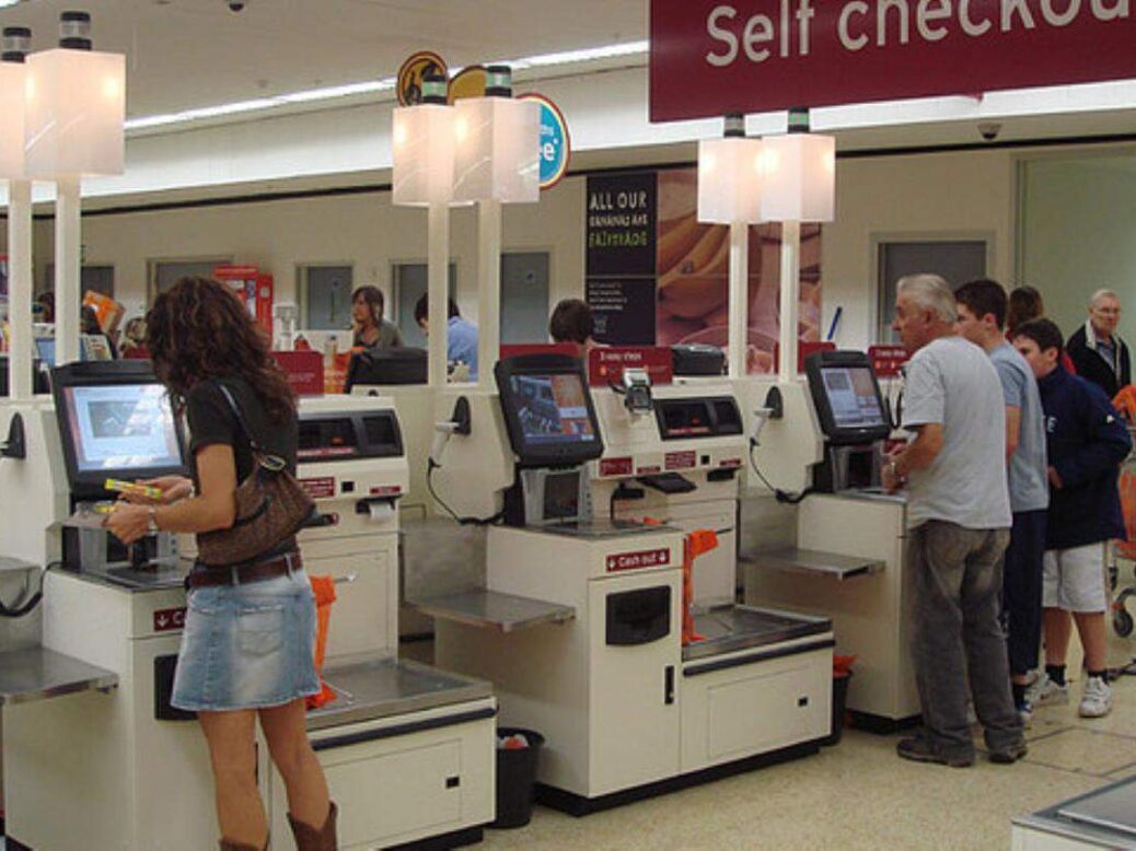 This Australian supermarket is battling against self-service checkout ...